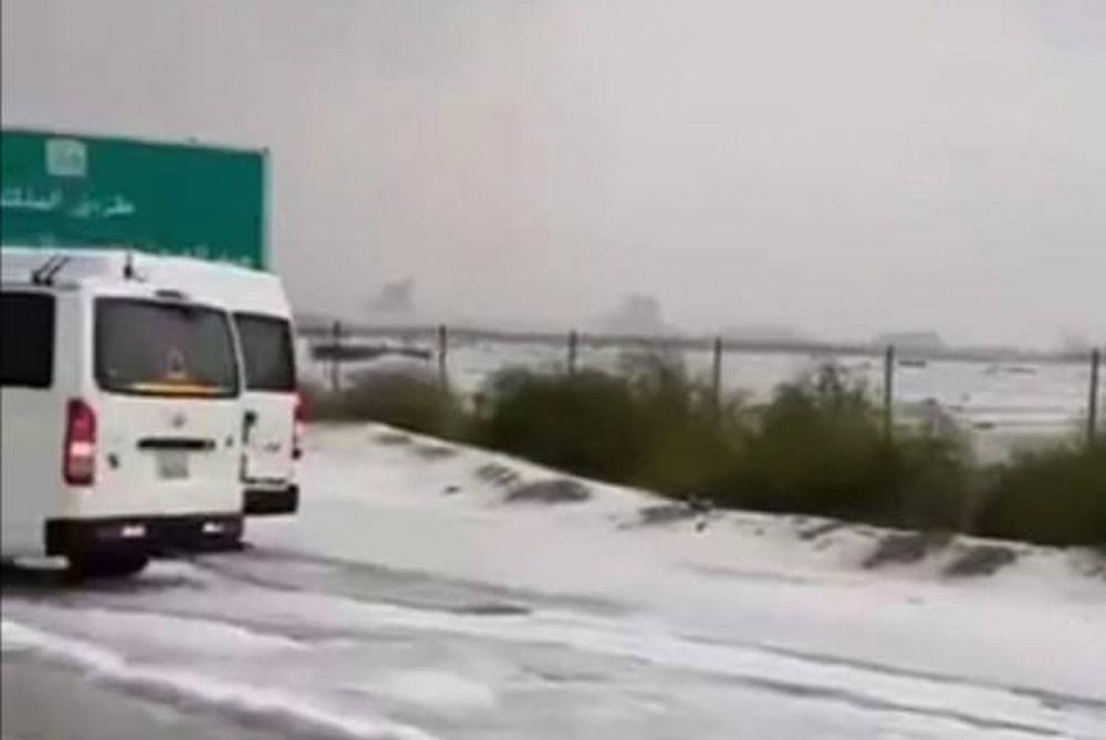 بالفيديو والصور: الثلوج تغطي الكويت ودرجة الحرارة تحت الصفر | نداء الوطن