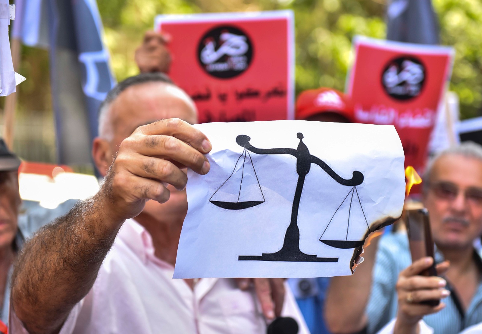بالصور إعتصامٌ للمودعين أمام قصر العدل في بيروت نداء الوطن