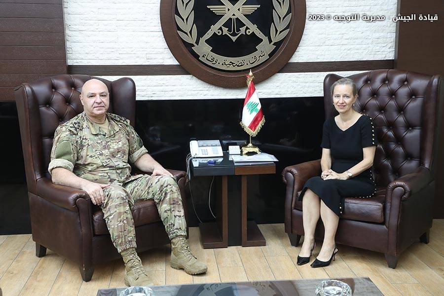 قائد الجيش يلتقي مديرة شؤون الأونروا نداء الوطن