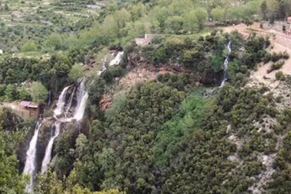 خاص - بالفيديو: تدفّق شلالات بساتين العصي - البترون بعد العاصفة الأولى ...