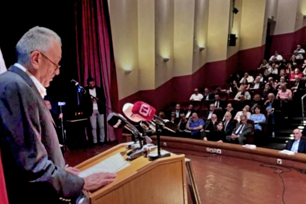 بالفيديو – في ذكرى حبيب صادق... كلمة السفير سيمون كرم تستفزّ أنصار ...